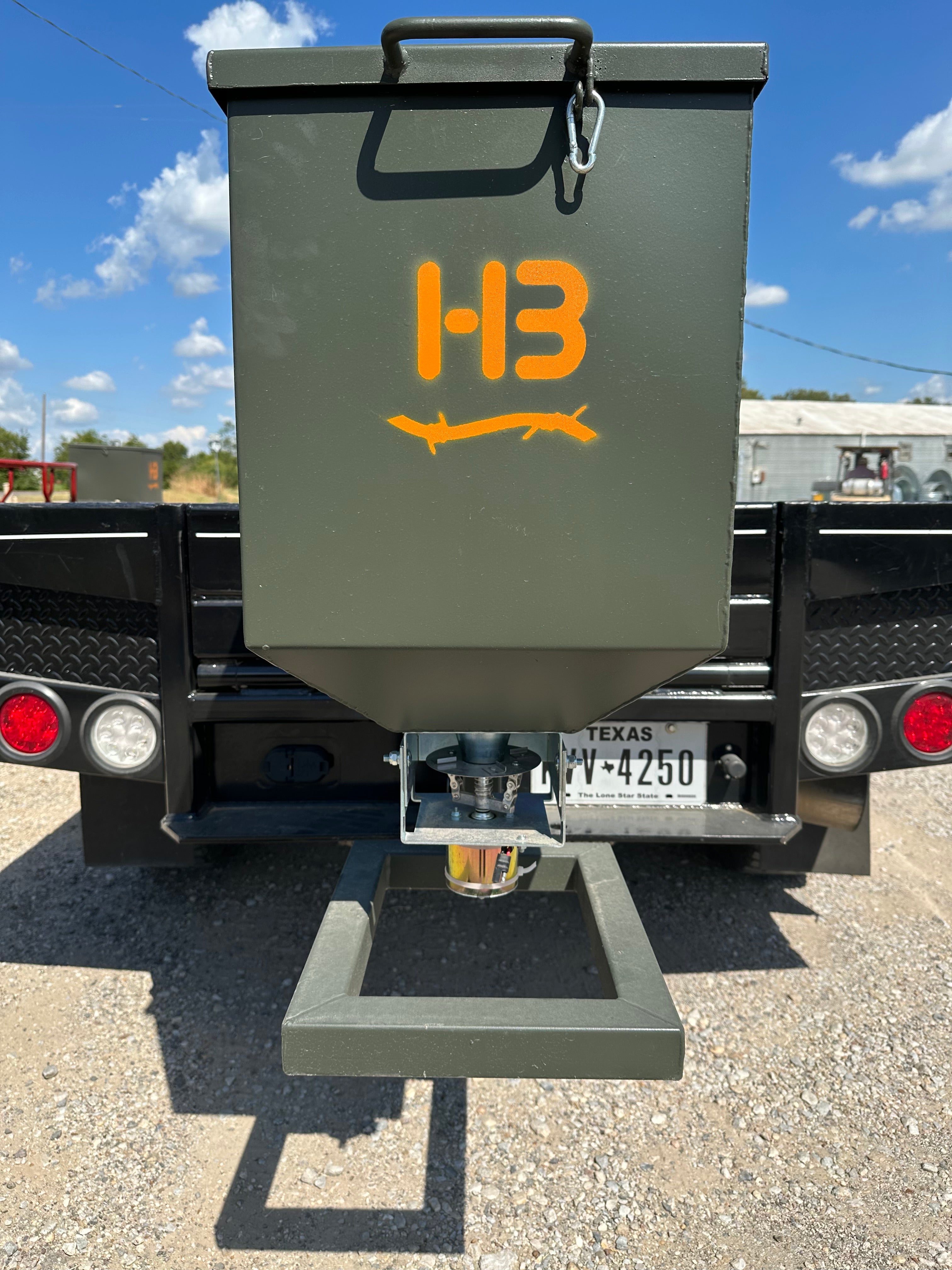 HB 125# Road Feeder – Krum Feed Store